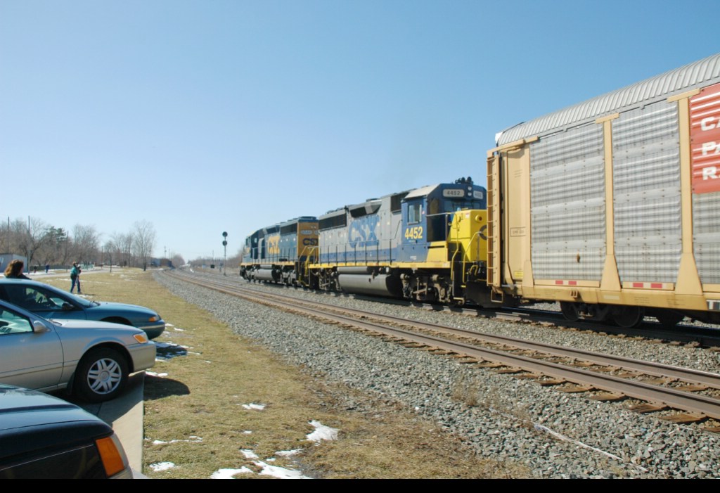 CSX 8846, 4452, West on CSX